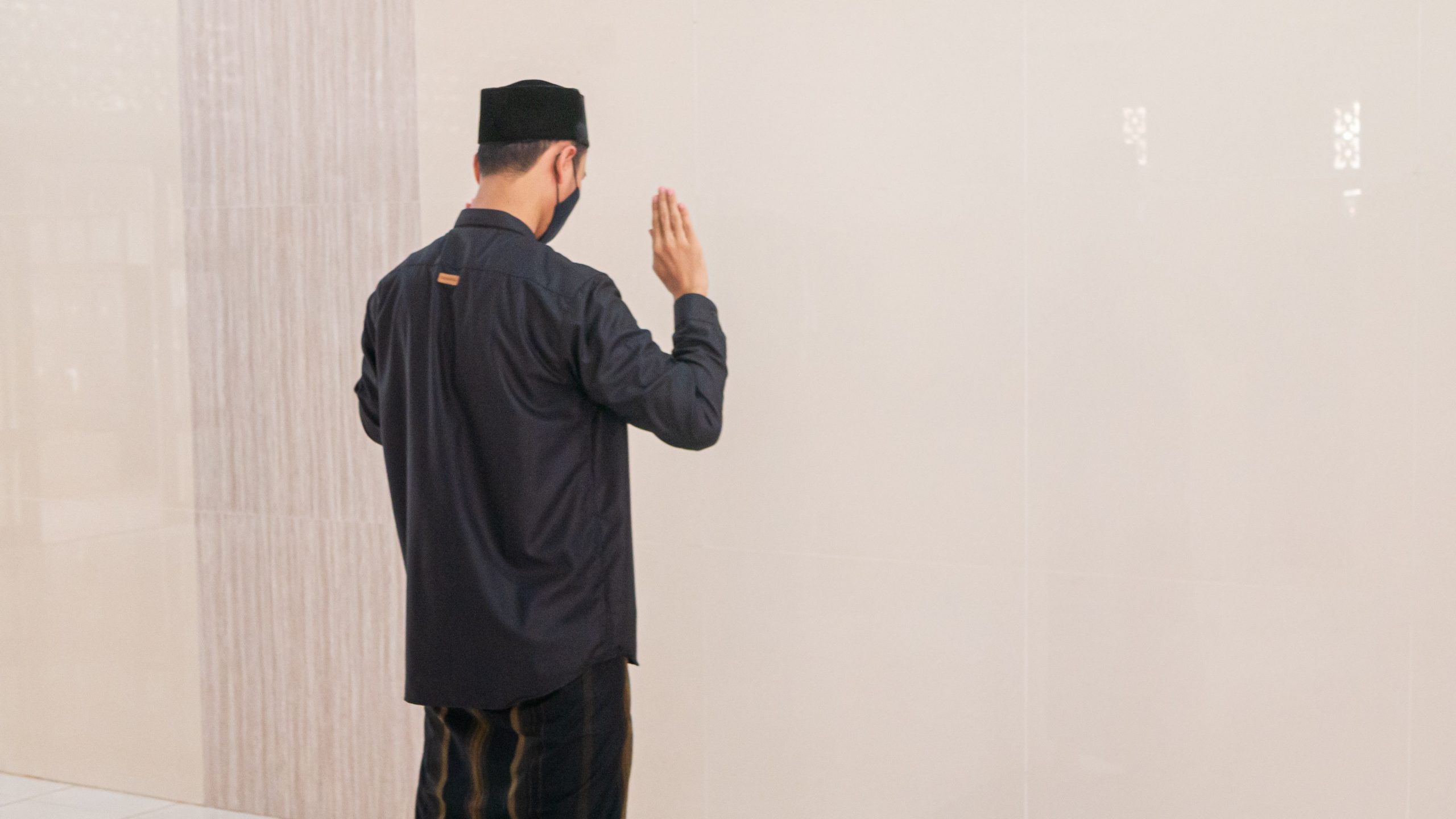 Memandang Kaki Ketika Rukuk Dibolehkan Untuk Membantu Khusyuk